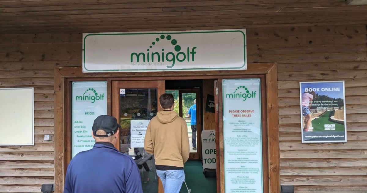 Team Putterfingers.com compete at Sussex Wasps Open! | Crazy Golf Blog